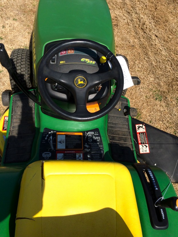 John Deere GT225 | Kiel Equipment